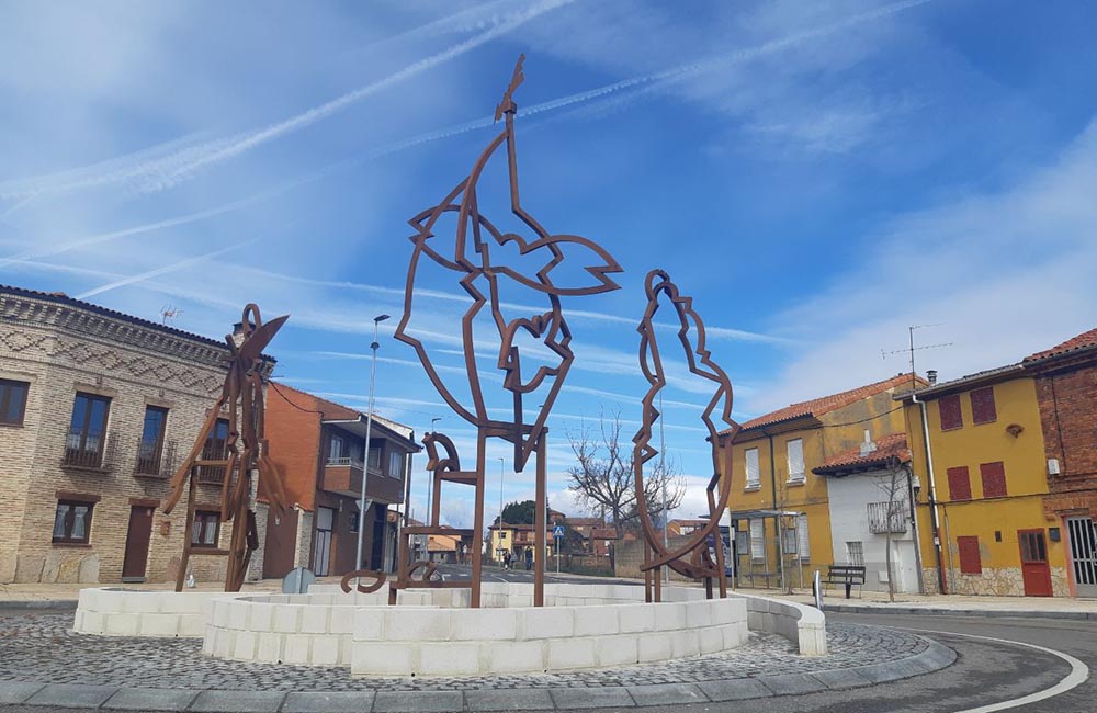 Armunia estrena una escultura de la mano del Esteban Tranche y Amancio ...