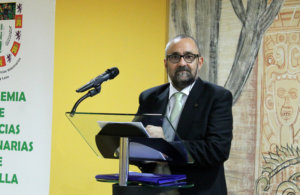 Carlos César Pérez habló en la Academia de Veterinaria sobre la ética ...