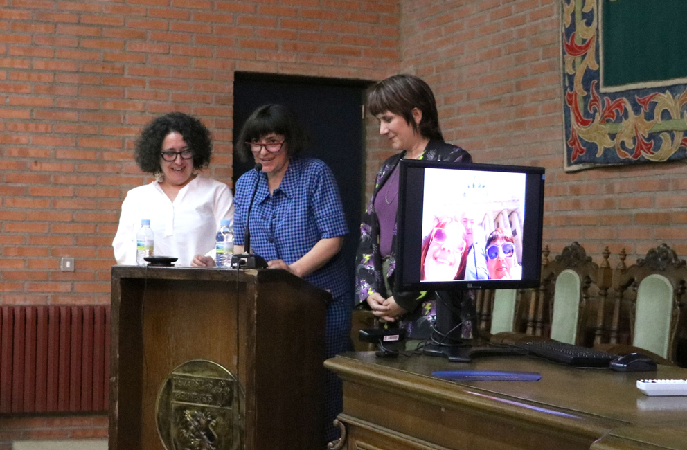 Un abarrotado Paraninfo de Veterinaria brindó un sentido homenaje a ...